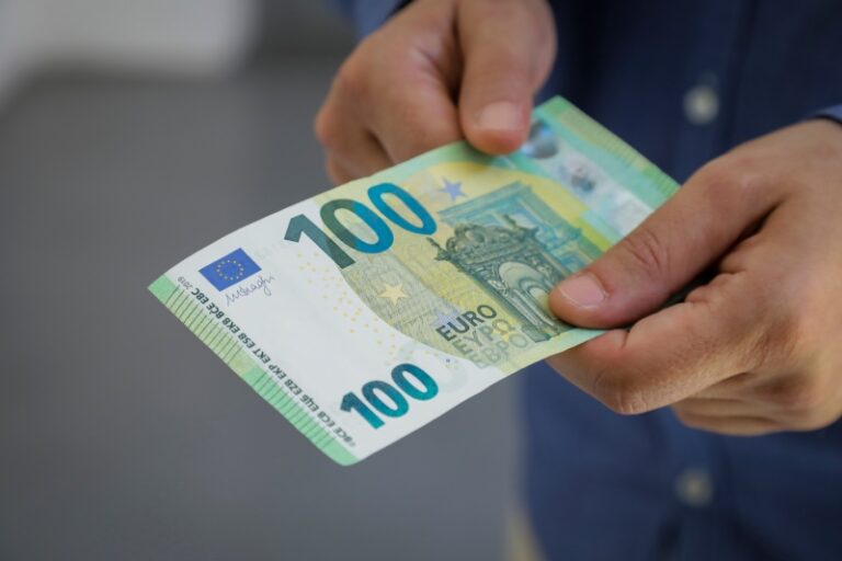 Investir 100 euros : Quel placement choisir en 2025 Investir 100 euros : Quel placement choisir en 2025